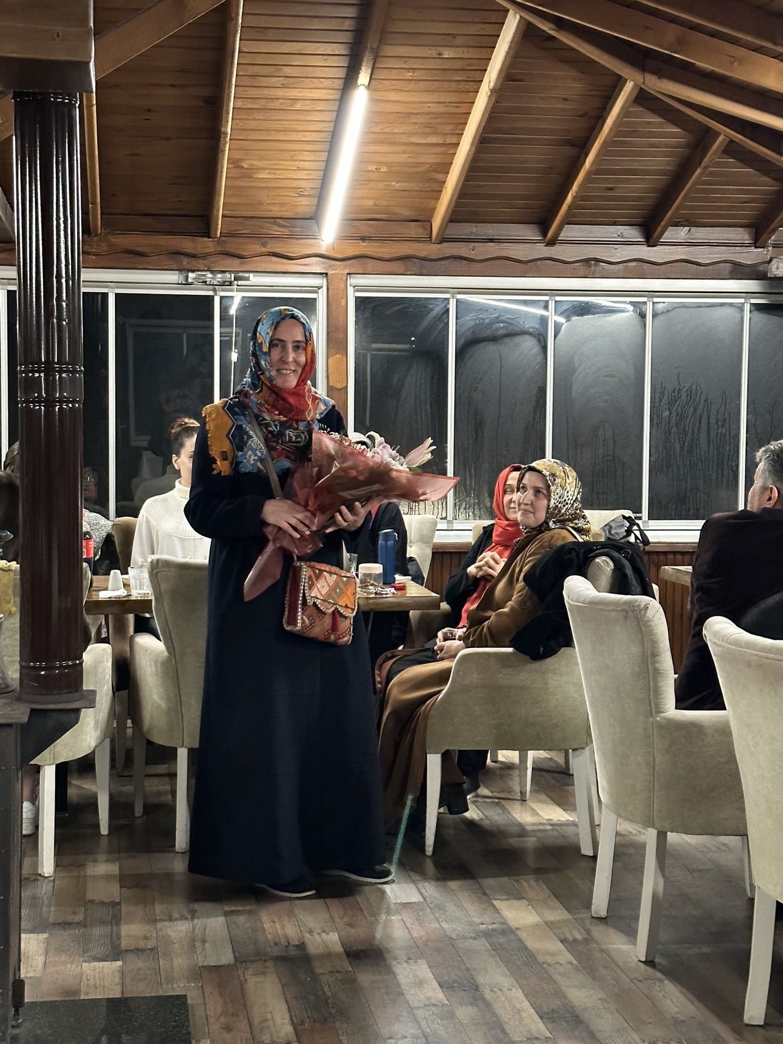 Cavide öğretmene veda yemeği