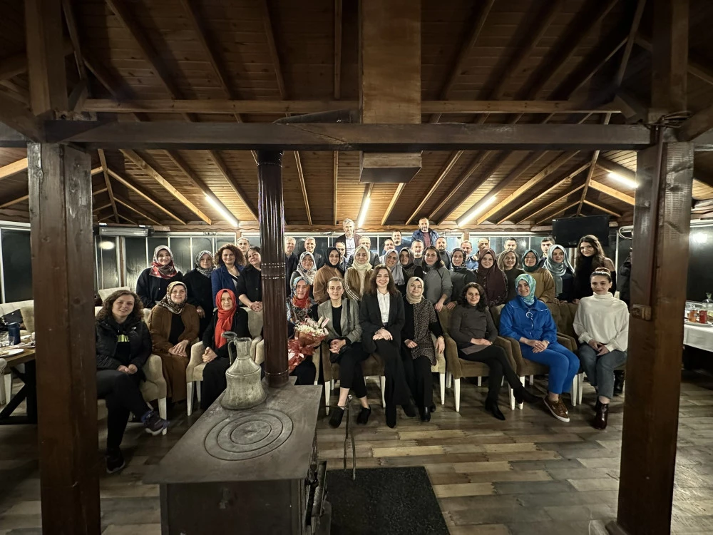 Cavide öğretmene veda yemeği